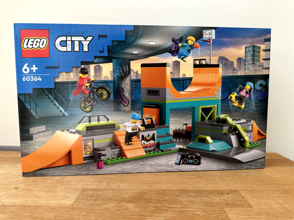 LEGO 60364 City Street Skate Park with Minifigures + accessories