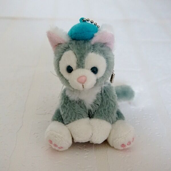 Disney Friend Duffy Gelatoni cat Plush Key Ring Sitting